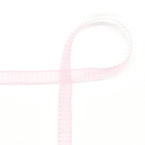 ●素材：ナイロン100％●日本製【商品の特徴】細かなプリーツ加工が施されたオーガンジーリボン。立体感があるので、ボリュームを出したい時におすすめ。ラッピング用リのため、お洗濯不可。＜ご注意＞・製造の工程上、1反の中に繋ぎ目がある場合がありま...