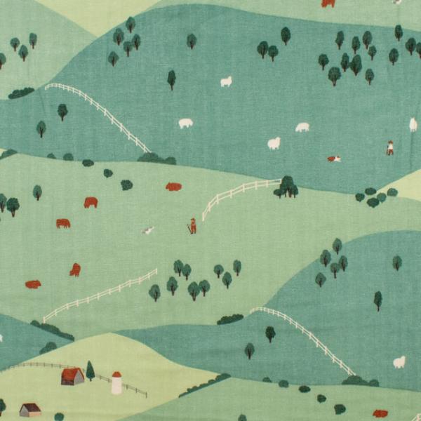 ●素材：綿100％（ダブルガーゼ）●生地幅：約110cm（プリント有効幅約108cm）【生地の特徴】緩やかに広がる丘陵地で、牛や羊がのんびり草を食む様子が描かれた「FARM」。よく見るとファーマーや牧羊犬もいます。柔らかいダブルガーゼ生地で...