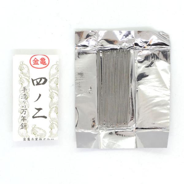 ●内容：1包25本入●針のサイズ：太さ0.56mm　長さ36.4mm●針穴の形：丸穴【商品の詳細】昔からの和裁の仕立て屋さんに愛用者が多い針。メッキはかけてありません。たて磨きがしてあります。【針の種類】●木綿針・・・ウール地やキルティング...