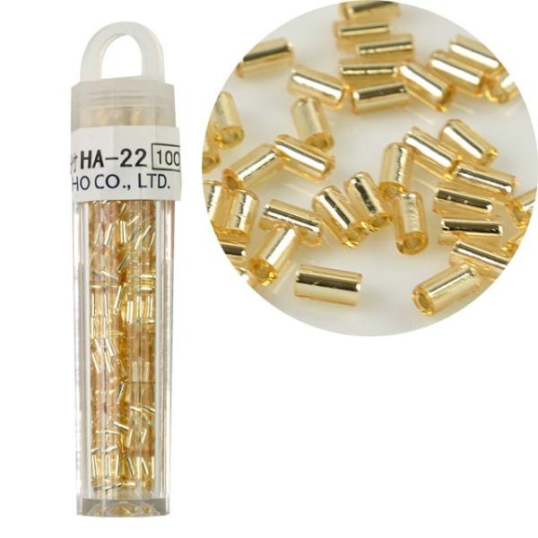 ●素材：ガラス●サイズ：長さ 約3mm●加工：銀メッキ（スキビーズの穴の中を、銀メッキしたもの）●内容：約3g（約270粒）【商品の詳細】プラスチック製の8角形のケースに入っています。竹のような細長い形状のビーズです。【ご注意】サラシ（漂白...