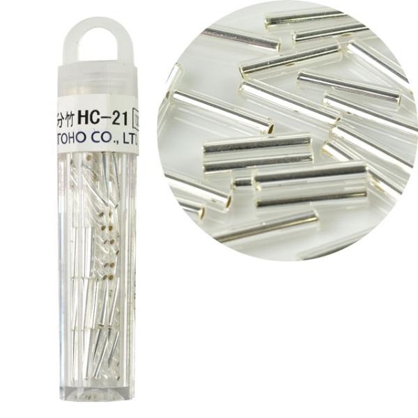 ●素材：ガラス●サイズ：長さ 約9mm●加工：銀メッキ（スキビーズの穴の中を、銀メッキしたもの）●内容：約2.5g（約60粒）【商品の詳細】プラスチック製の8角形のケースに入っています。竹のような細長い形状のビーズです。【ご注意】サラシ（漂...