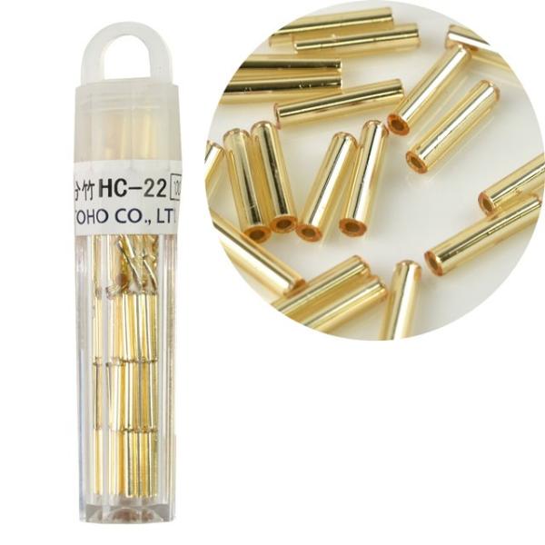 ●素材：ガラス●サイズ：長さ 約9mm●加工：銀メッキ（スキビーズの穴の中を、銀メッキしたもの）●内容：約2.5g（約60粒）【商品の詳細】プラスチック製の8角形のケースに入っています。竹のような細長い形状のビーズです。【ご注意】サラシ（漂...