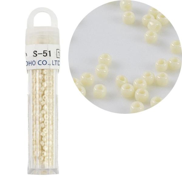 ●素材：ガラス●サイズ：外径 約2.0mm〜2.2mm●加工：ぎょく（不透明）●内容：4g（約420粒）【商品の詳細】プラスチック製の8角形のケースに入っています。全体的に丸みを帯びたビーズです。