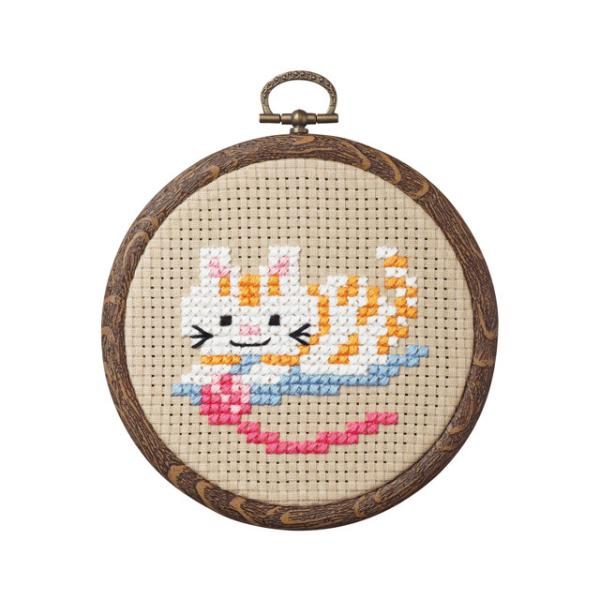 ●セット内容：25番刺繍糸、No.3000布（ジャバクロス中目）、クロス針、おしゃれフープ（額）、カラー図案付き説明書●フープ（額）サイズ：内径約10.5cm●制作所要時間の目安：約3〜4時間程度【商品の特徴】糸を×の形にクロスするように刺...