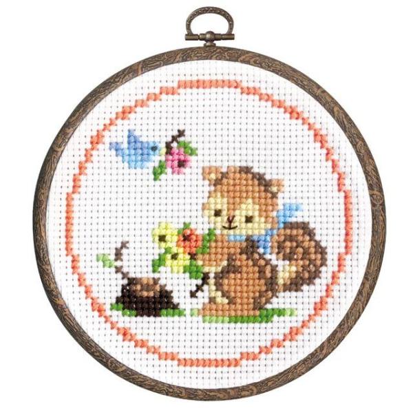 ●セット内容：25番刺しゅう糸、No.3000布 ジャバクロス中目（オフホワイト）、クロス針、おしゃれフープ、カラー図案付説明書●出来上がりサイズ：額内径約15.5cm●打込目数：9カウント／1インチ・約35目／10cm【商品の詳細】はじめ...