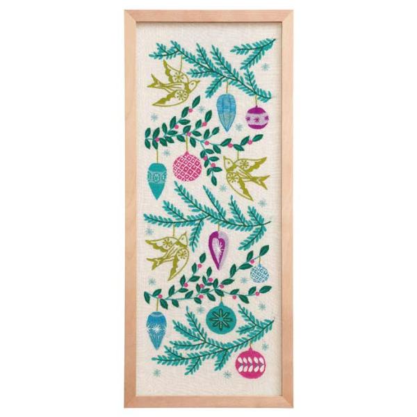 ●セット内容：25番刺しゅう糸、GARDEN PARTY フローラリネン (図案プリント済)、フランス刺しゅう針、カラー図案付説明書　　※額は別売。●出来上がりサイズ（別売の額にいれた状態）：額外径 タテ約43cm×ヨコ約18.5cm/額内...