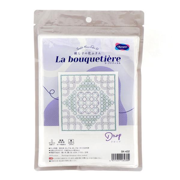 ●セット内容：晒木綿、刺し子糸（4色）、刺し子針、説明書【商品の詳細】La bouquetiere -花売りの少女毎日の暮らしを彩る花たち一針一針刺し進めて姿を現す愛らしい花模様が優しい気持ちにさせてくれます。今回は多色使いや寄せ模様など凝...