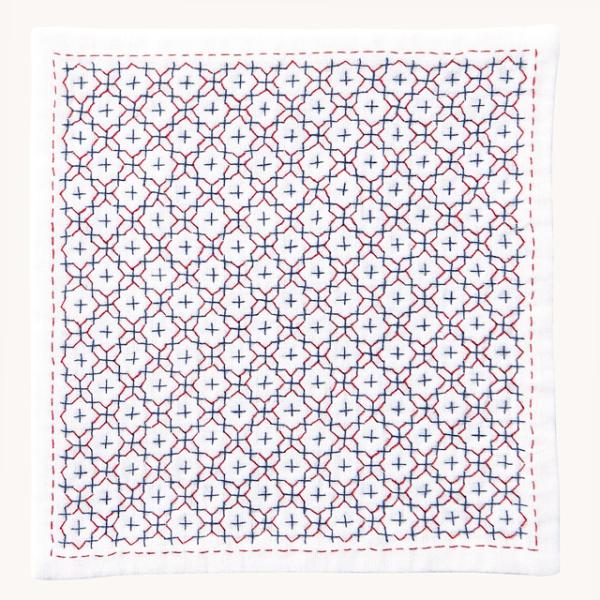 ●セット内容：防臭ガーゼ（綿100％／スリット糸ミューファン使用　※抗菌・防臭機能）、25番刺しゅう糸、刺し子針、作り方説明書●出来上がりサイズ：約縦20cm×横20cm【商品の詳細】3重ガーゼを贅沢に使用した刺し子のハンカチ「iine」図...