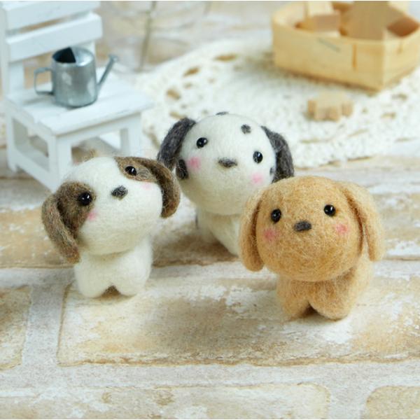 ●キット内容：フェルト羊毛・目・テキスト●出来上がりサイズ目安：3体共通高さ約5cm（刺し方の具合によってサイズは変動します）●別途ご用意いただくもの：フェルティング用ニードルレギュラー（H441-014）・フェルティング用マット（H441...