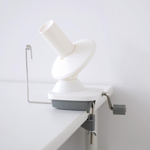 ●最大巻取り量の目安：並太毛糸約120g【商品の詳細】これまでの玉巻器の約1.5倍の糸量が巻くことができる玉巻器type2。糸を切って繋ぐ回数を減らすことができ、より多くの糸を巻き取ることができます。台にとり付ける留め具部分も調整しやすく、...