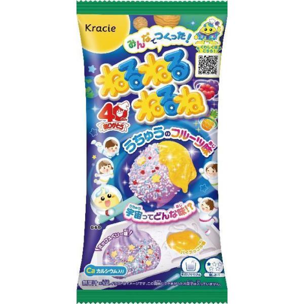 壮大な宇宙を感じる「鮮やかな青色」から「鮮やかな紫色」に変わり、視覚的に“宇宙らしい変化の連続”が楽しめるミックスベリー味のねるねるねるねです。惑星をイメージした星型のパーツや、しゅわしゅわ・ひえひえ・イチゴシュガーチップをトッピングし、月...