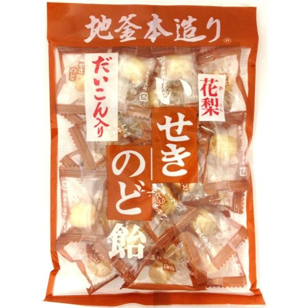 秋に収穫されるかりんから自家製エキスを造り、だいこんの汁とハーブエキスを加え、のど飴を造りました。飴の旨みとだいこんのほのかな香りを、かりんの風味でまとめ上げました。本品製造工場では、ピーナッツ、大豆を含む製品を製造しています。