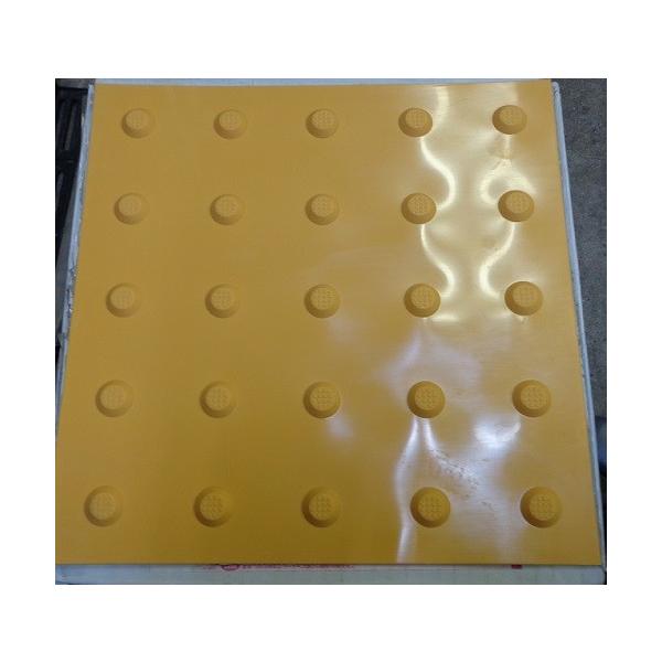 日本ハートビル　点字タイル　屋内用　ＪＥＴ４−２２　３００×３００　イエロー厚み８ｍｍ（シート厚２．０ｍｍ・鋲厚５．０ｍｍ・テープ厚１．０ｍｍ）接着テープ付で簡単施工・点字タイルの定番環境にやさしく、人にやさしい商品です。ポリウレタン樹脂使...
