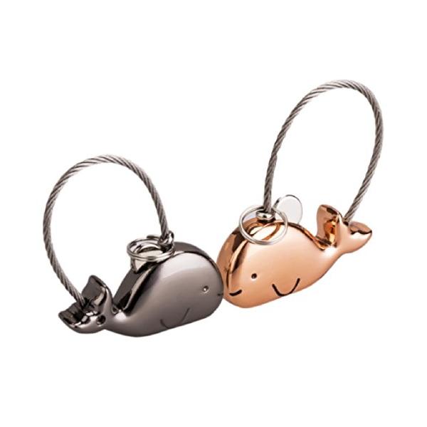色：クジラKLU ペア キーホルダー カップル お揃い キーリング 鍵 かわいい 動物 ブラック ピンクゴールド 2個セット 可愛い動物たちの色違い2個セット。仲良しの為のペアデザインキーホルダーです。子豚、イルカ、ゾウ。それぞれがとてもキ...