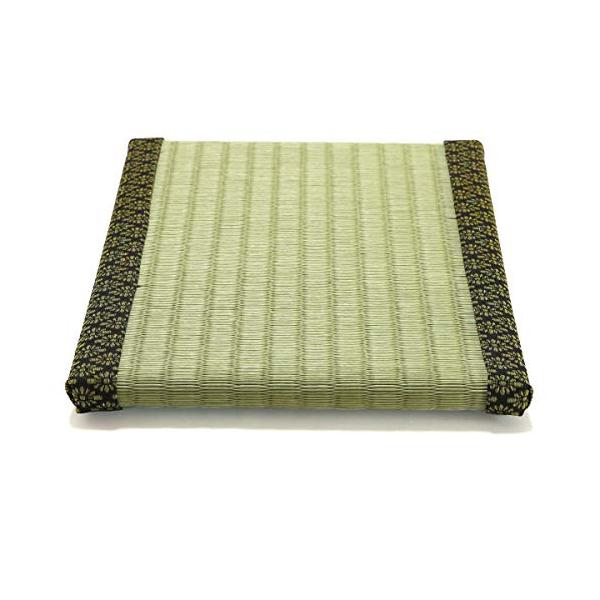 サイズ：25.5cm x 20.0cm x 2.0cm撥水加工の 小さなたたみ です。イ草風の 高級和紙 で作られています。耐久性もあり、変色もしにくい素材です 防ダニ効果 もあります。 全体の横幅  約 25.5cm  畳だけの横幅  約...