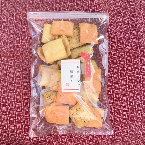 ジッパー付きの袋に入っているので、ガッツリ食べたいときも、ちょっとつまみたいときも、気軽にお使いいただけます。サクサクおいしい揚げおかきがたっぷり入ったおすすめの商品です。おかきそのものの味を楽しんでいただける白（プレーン）、海老、青のり、...