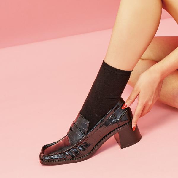 【サイズ】23-25cm【カラー】ブラック、チャコール【素材】アクリル、レーヨン、その他【原産国】中国靴が履ける厚みなのにあたたかいだから、寒い日のおでかけにこれ1足こんな方におすすめ●ツライつま先まわりの寒さに悩んでいる方に●通勤・通学・...