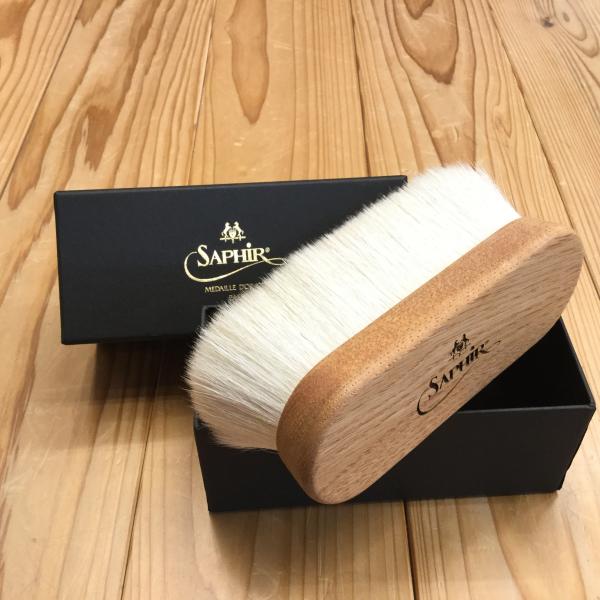 毛先が柔らかく、ハリ・コシのあるみがきの仕上やほこり落としに最適です。木部には耐久性のあるナラ材を使用しておりオイル仕上により高級感を出しています。山羊毛と馬毛の毛先を使用した“あたりの柔らかさ”が特徴です。毛量が多く高密度で“ハリ・コシ”...