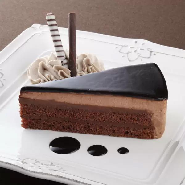 【地域限定送料無料】(※北海道・沖縄・一部離島等除く) 業務用食品ベルギー産クーベルチュール100％使用！世界三大チョコレートのひとつベルギー産チョコレートを100％使用し、ラム酒を利かせた大人向け濃厚チョコレートケーキです。2層のガナッシ...