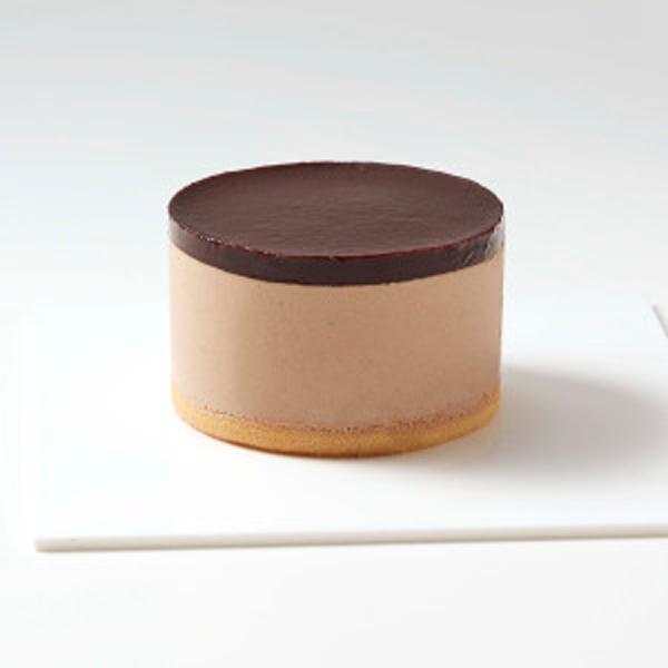 【地域限定送料無料】(※北海道・沖縄・一部離島等除く) 業務用食品スポンジ生地に、ショコラムースとココアのグラサージュを合わせました。コクのあるショコラとほろ苦いココアの味わいをお楽しみください。＜アレルゲン＞小麦・卵・乳成分・大豆・ゼラチ...