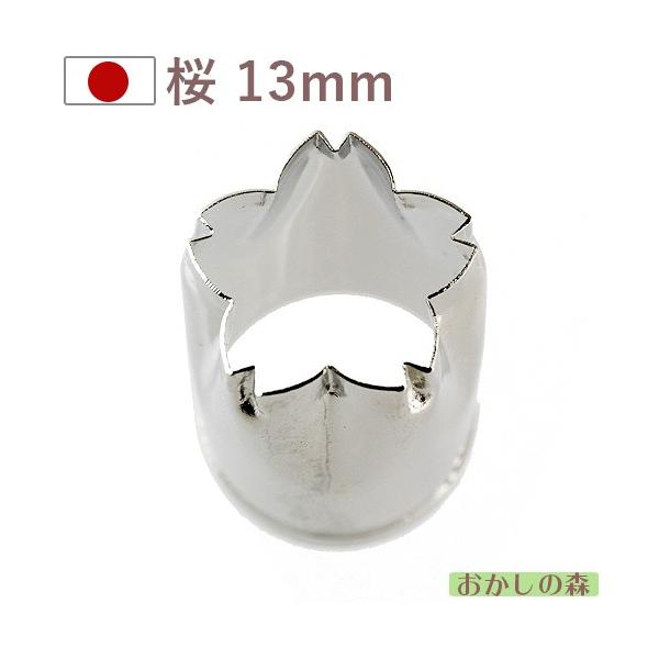 パソコンの方はこのまま下にスクロールすると商品の詳細が確認できます。スマートフォンの方は、↓『商品情報をもっと見る』を押して詳細やサイズの確認ができます。