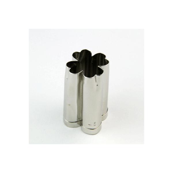 パソコンの方はこのまま下にスクロールすると商品の詳細が確認できます。スマートフォンの方は、↓『商品情報をもっと見る』を押して詳細やサイズの確認ができます。