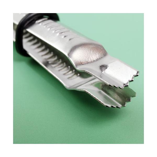 パソコンの方はこのまま下にスクロールすると商品の詳細が確認できます。スマートフォンの方は、↓『商品情報をもっと見る』を押して詳細やサイズの確認ができます。