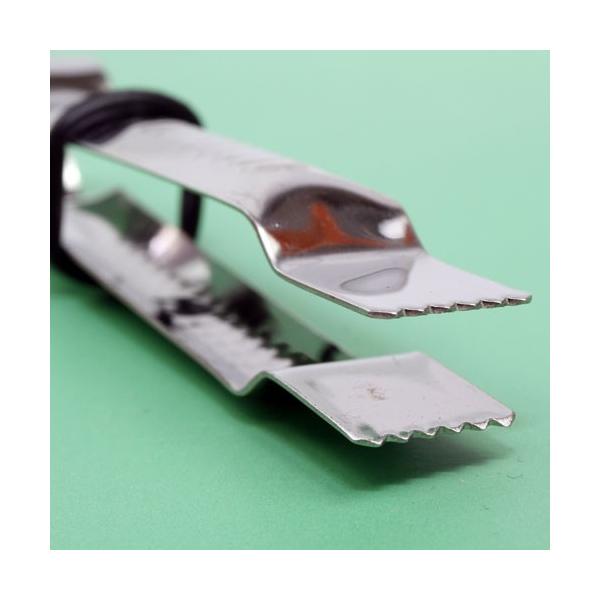 パソコンの方はこのまま下にスクロールすると商品の詳細が確認できます。スマートフォンの方は、↓『商品情報をもっと見る』を押して詳細やサイズの確認ができます。