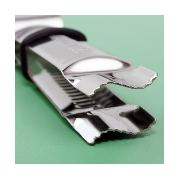 パソコンの方はこのまま下にスクロールすると商品の詳細が確認できます。スマートフォンの方は、↓『商品情報をもっと見る』を押して詳細やサイズの確認ができます。