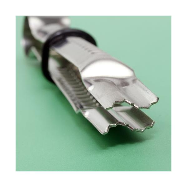 パソコンの方はこのまま下にスクロールすると商品の詳細が確認できます。スマートフォンの方は、↓『商品情報をもっと見る』を押して詳細やサイズの確認ができます。