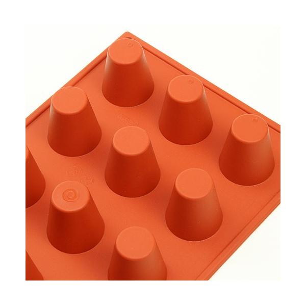 パソコンの方はこのまま下にスクロールすると商品の詳細が確認できます。スマートフォンの方は、↓『商品情報をもっと見る』を押して詳細やサイズの確認ができます。