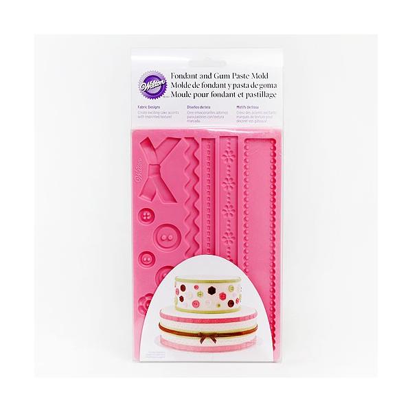 パソコンの方はこのまま下にスクロールすると商品の詳細が確認できます。スマートフォンの方は、↓『商品情報をもっと見る』を押して詳細やサイズの確認ができます。