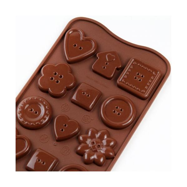 パソコンの方はこのまま下にスクロールすると商品の詳細が確認できます。スマートフォンの方は、↓『商品情報をもっと見る』を押して詳細やサイズの確認ができます。