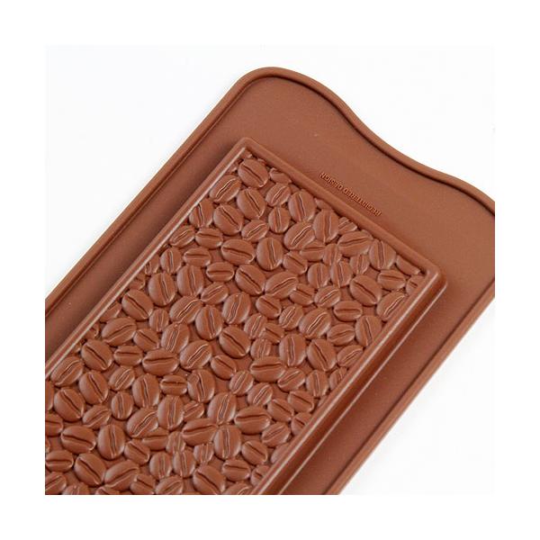 パソコンの方はこのまま下にスクロールすると商品の詳細が確認できます。スマートフォンの方は、↓『商品情報をもっと見る』を押して詳細やサイズの確認ができます。