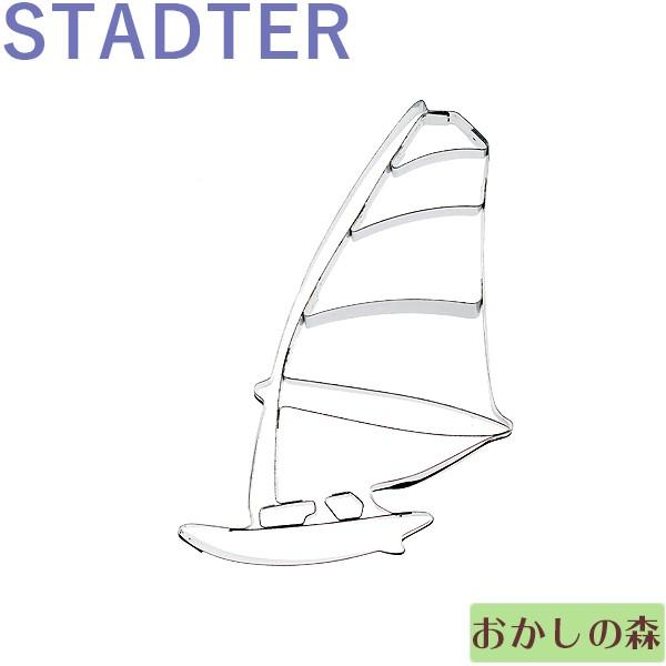 パソコンの方はこのまま下にスクロールすると商品の詳細が確認できます。スマートフォンの方は、↓『商品情報をもっと見る』を押して詳細やサイズの確認ができます。