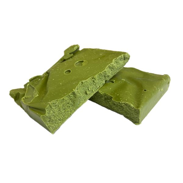 色鮮やかな「西尾の抹茶」を使用し、抹茶本来の上品でほろ苦い風味をお楽しみいただける抹茶味に仕上げました