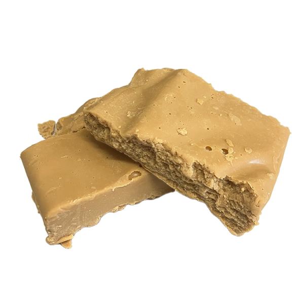 ピーナッツバターを使用し、香ばしいピーナッツの濃厚な風味を生かしたピーナッツ味に仕上げました。