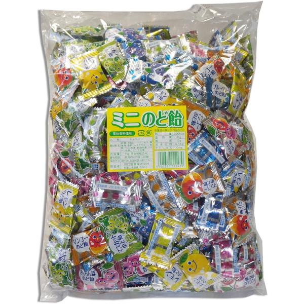 さくらんぼ・ブルーベリー・マスカット・マンゴー・レモンの5種類の味のフルーツのど飴です。1kgで約285粒入っています。直径約16mmほどですので、お口の中でじゃまにならないとOLさんにも人気です！ 1袋単位でご注文可能です。他の商品と同梱...