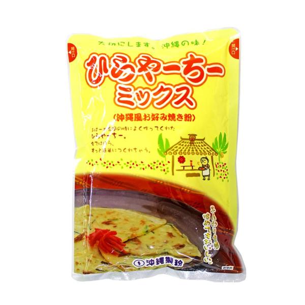 ヒラヤーチーとは沖縄の方言で平焼きの意味で、ニラや千切ニンジンなどを混ぜこみ生地を薄く焼き上げる沖縄の家庭料理です。本品に水、卵、ニラなどの具材を混ぜ合わせ、フライパンで焼くだけで簡単にできオススメです名称　:ひらやーちーミックス(沖縄風お...