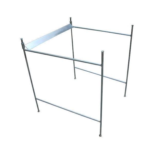 商品説明土木現場や野外イベント会場のゴミ箱としてフレコンを設置する際に使用寸法：約850mm×850mm×高さ940mm材質：冷間圧造用鋼材重量（梱包）：12.60kg