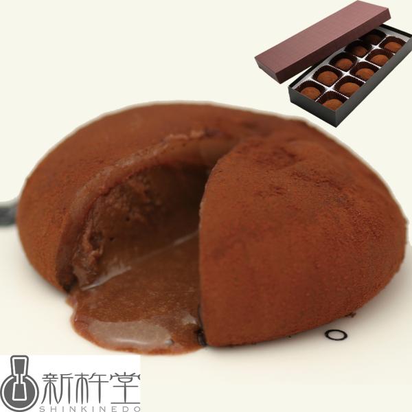 和菓子をニューヨークスタイルにアレンジした和スイーツ「餅ショコラ」。ミルクチョコレートを和素材のお餅で包み、ビターなココアをまぶしました。お餅の中からトロッとしたチョコレートが新しい和スイーツです。