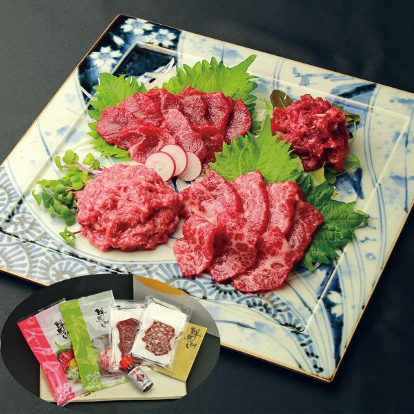 個食タイプで解凍すれば馬刺しの本場熊本の味がご家庭で味わえます。希少なとろけるような旨味と甘味のある大トロと、旨味のある赤身ロースの馬刺しセットです。お手軽にユッケや桜うまトロは添付のタレを混ぜるだけで、そのままお召し上がりいただけます。