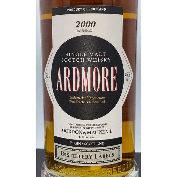 アードモアはハイランド地方にありながらピーテッドな個性が特徴的な蒸留所です。今回のボトルは２０年以上に渡る長期熟成により醸し出されるフルーティな香りと、ピーティな味わいとの対比が素晴らしい１本です！ボトル下部の印字から2021年10月22日...