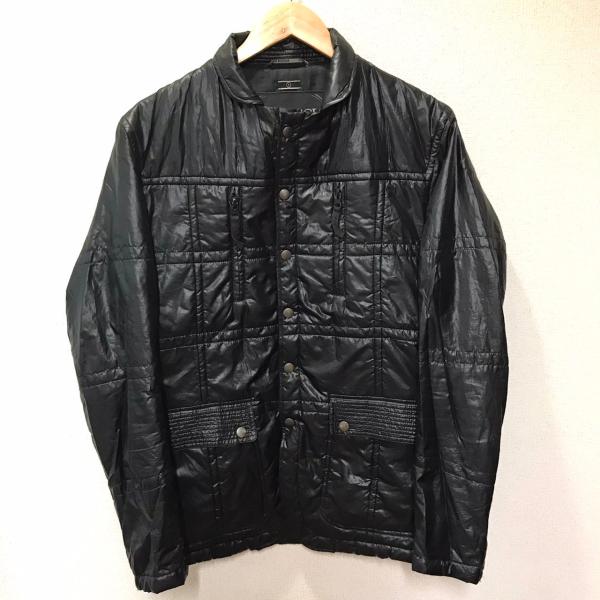 軽量で厚みがあり暖かいジャケットです。