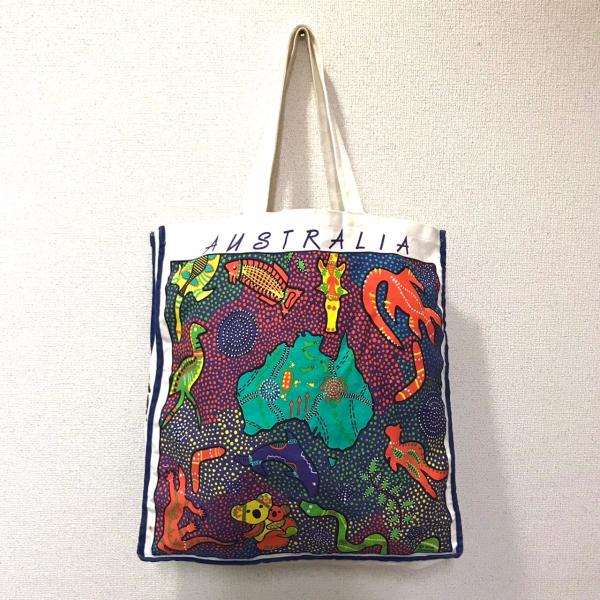 オーストラリアの地図や動物が描かれたトートバックです。