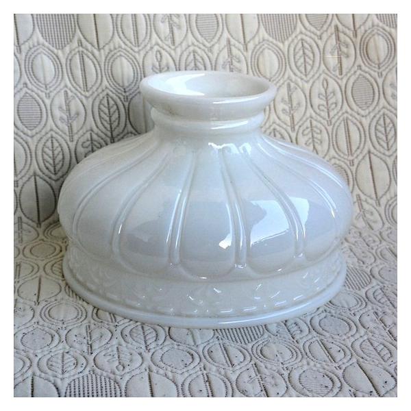 コールマンの329 ミルク色のランプシェード、1910-20年代の329シェードを再現したリプロ新品です。尚、コールマンはもうシェードを作っていなくコールマンmadeではありません。シェードはコールマンのシェードホルダー(別売の当店品番：P...