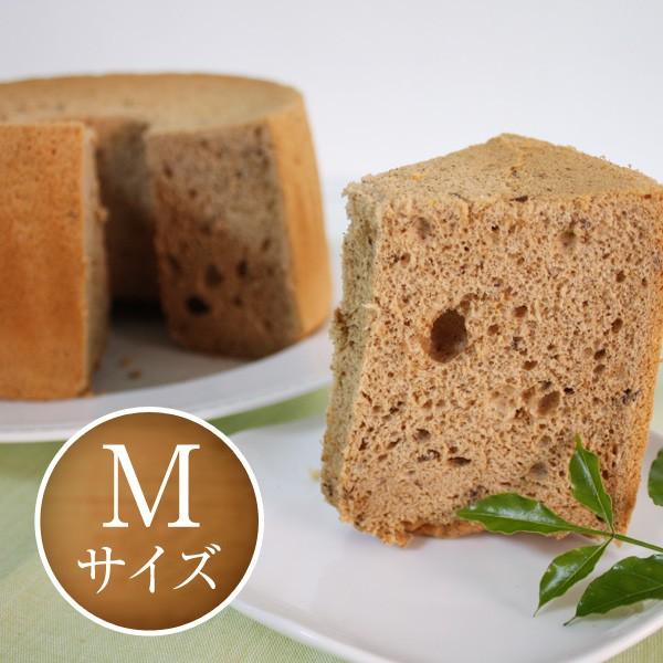 スパイスの個性的な味と香りを楽しめるシフォンケーキ「スパイス」のMサイズ。【商品サイズ】直径17cm×高さ10cm【お召し上がり方】できればその日のうちに食べたいシフォンケーキですが、翌日も味が染み込んで意外とおいしいですよ。冷蔵保存が基本...