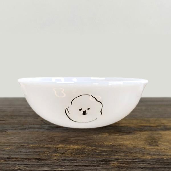 MAMBO(ビション・フリーゼ)モチーフのミニボウルです。落としても割れない軽くて丈夫な「トライタン」でできています。「トライタン」は、一般的に普及している樹脂素材に比べ、強靭性に優れた新素材です。環境ホルモンのBPAが発生しないため、お子...