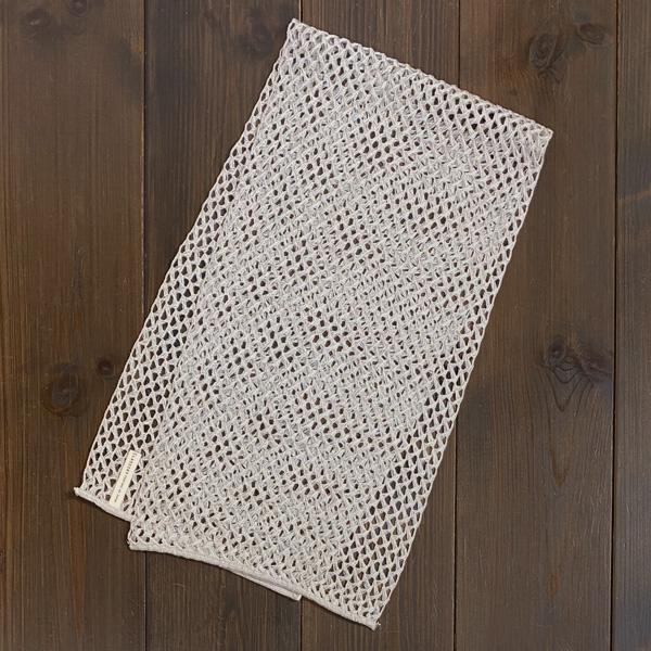 リネンと とうもろこし繊維で編まれたロングタイプのボディタオルです。ハリのあるリネン糸で編まれているので、適度なコシがうまれ、さっぱりとした肌あたりになっています。また、リネンは吸水性もよく、乾きも早いので衛生的に使うことができます。リネン...