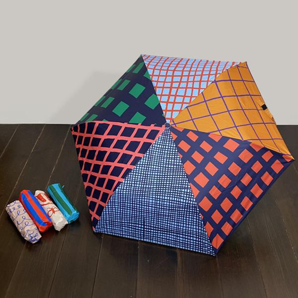 のびやかでリズム感のある線や色使いが魅力のアーティスト、GOMAさんによる折りたたみ傘です。晴雨兼用タイプで、UV・撥水加工を施した生地を使用し、強い日差しや急な雨にも、さっと対応できる頼もしい一本です。また、バッグに常に入れておけるほどの...